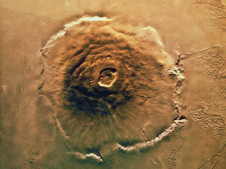 Astronomers Unveil Evidence of a Two-Billion-Years-Old Volcano Activity ...